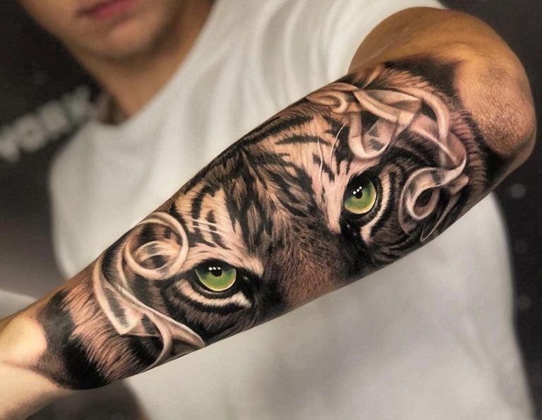 Löwen tattoo - Kleines, Löwengesicht und mit Kronen