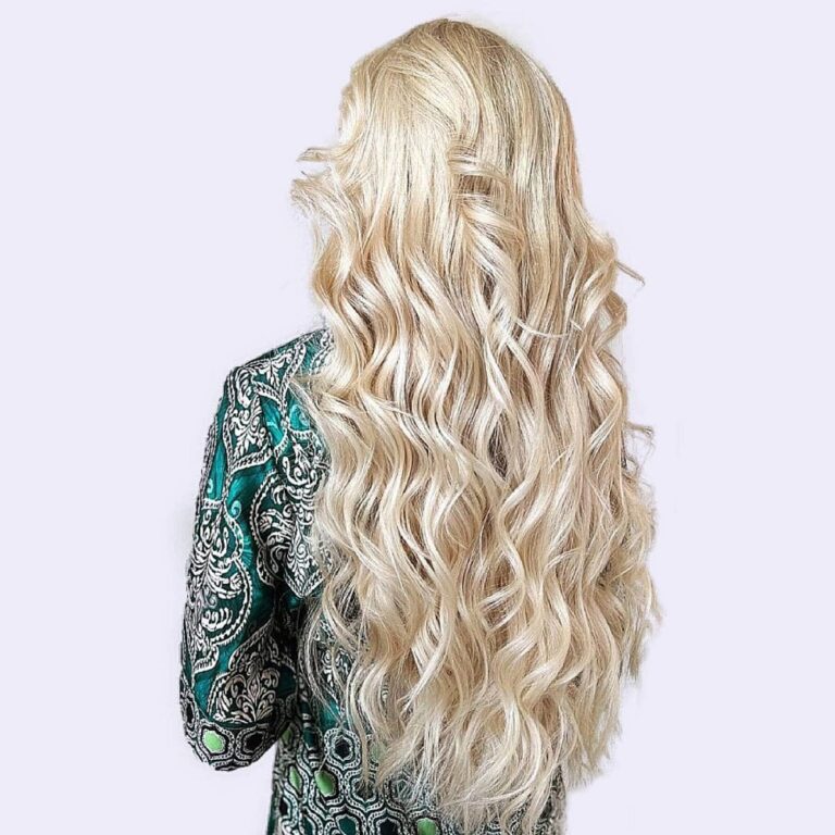 Frisuren 2025 - Damen, Locken und Moderne